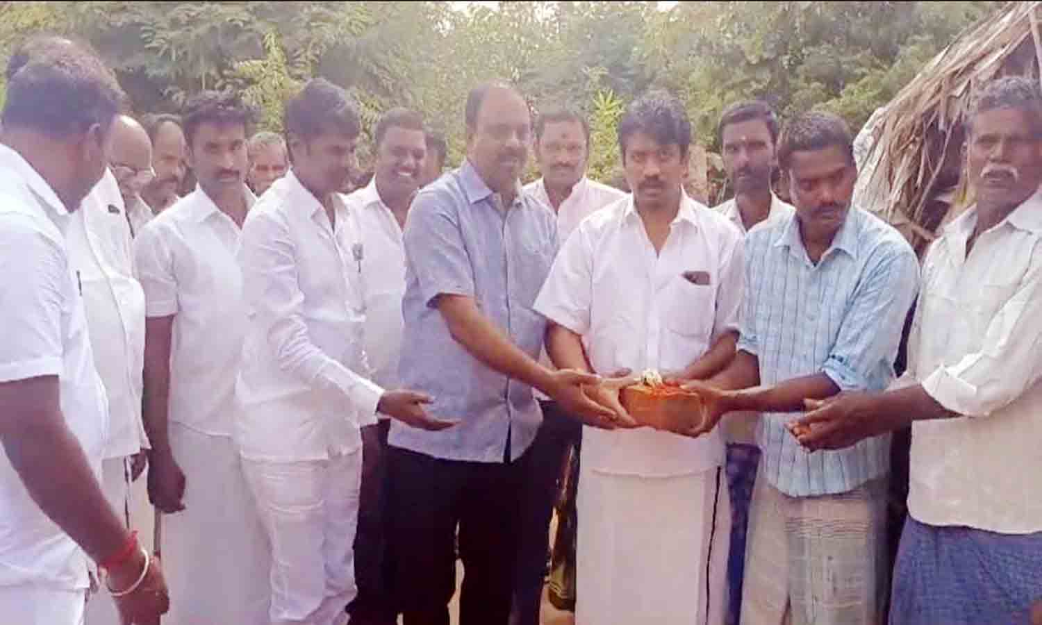 இருளர் இன மக்களுக்கு குடியிருப்புகள் கட்ட பூமி பூஜை | Ranipettai News ...