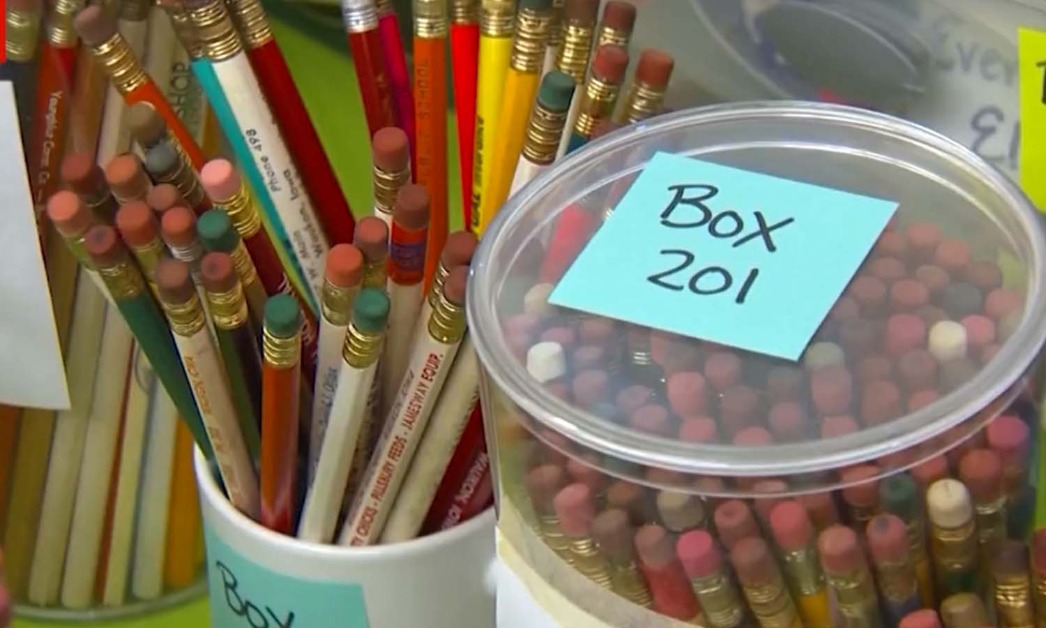 பென்சில் சேகரிப்பில் கின்னஸ் உலக சாதனை | Iowa Man Sets World Record For ...