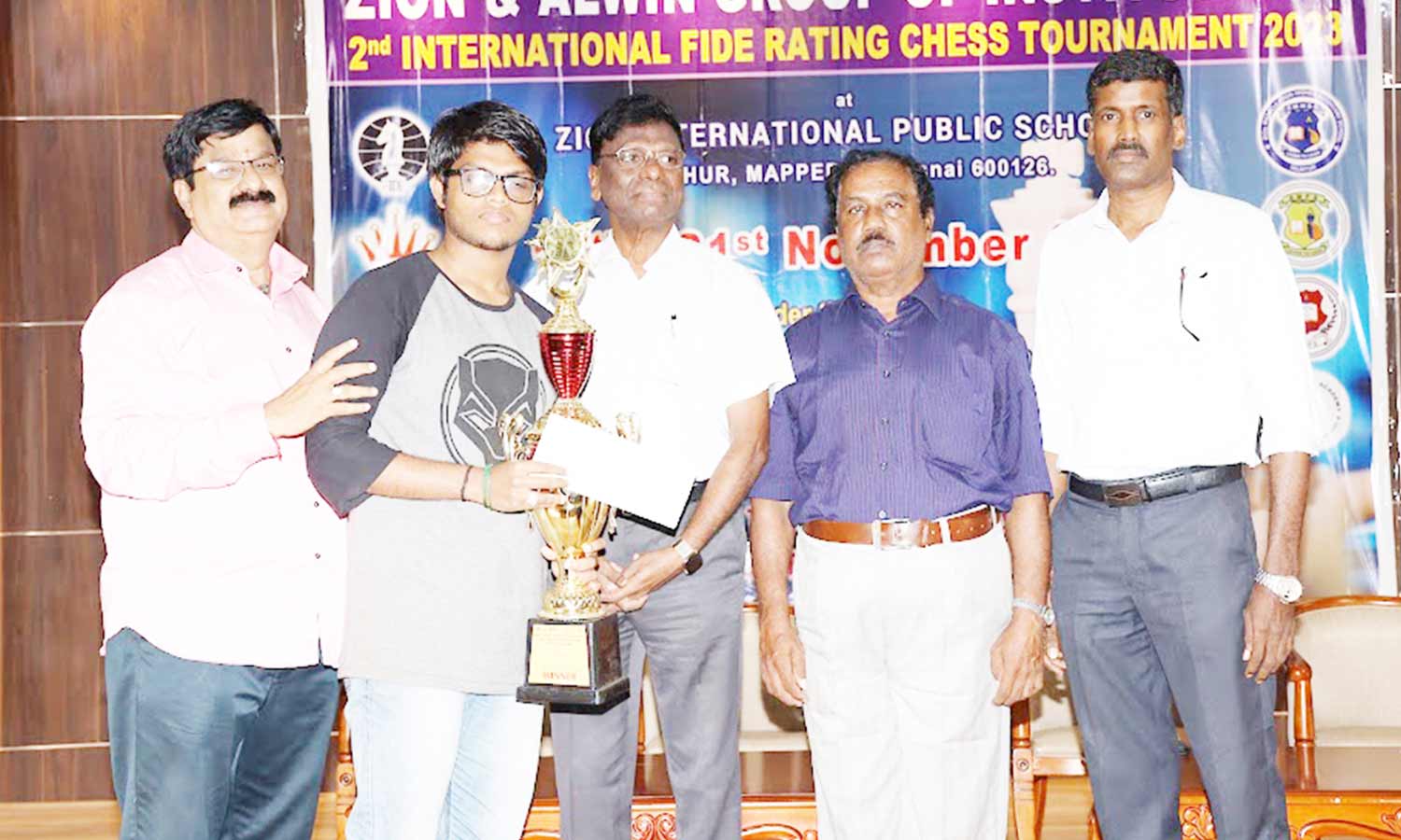 சர்வதேச பீடே செஸ் போட்டி- தமிழக வீரர் ஆயுஷ் ரவிக்குமார் சாம்பியன் ...