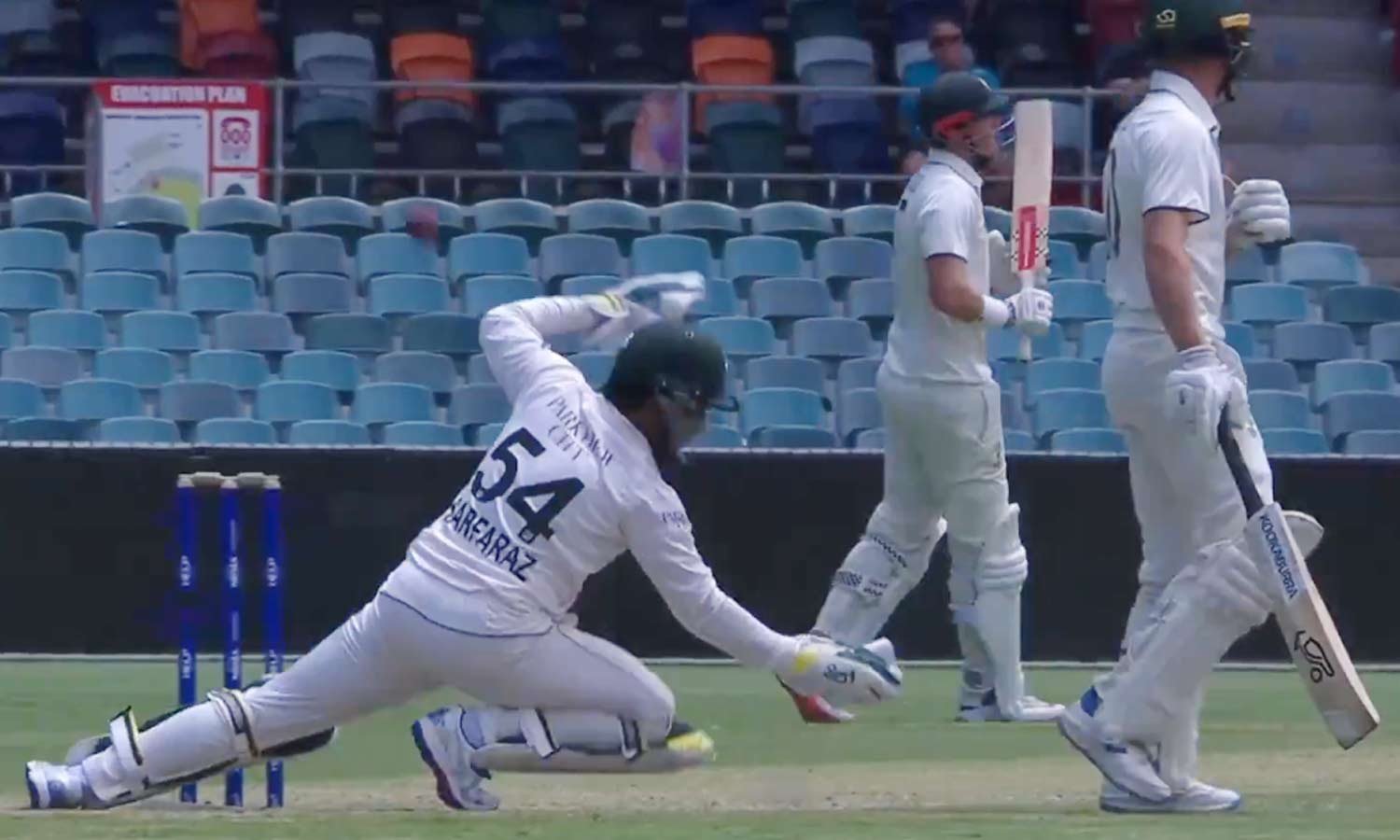 1 பந்தில் 7 ரன்.. இதுதான் பாகிஸ்தான் ஸ்டைல்.. வைரலாகும் பீல்டிங் வீடியோ ...