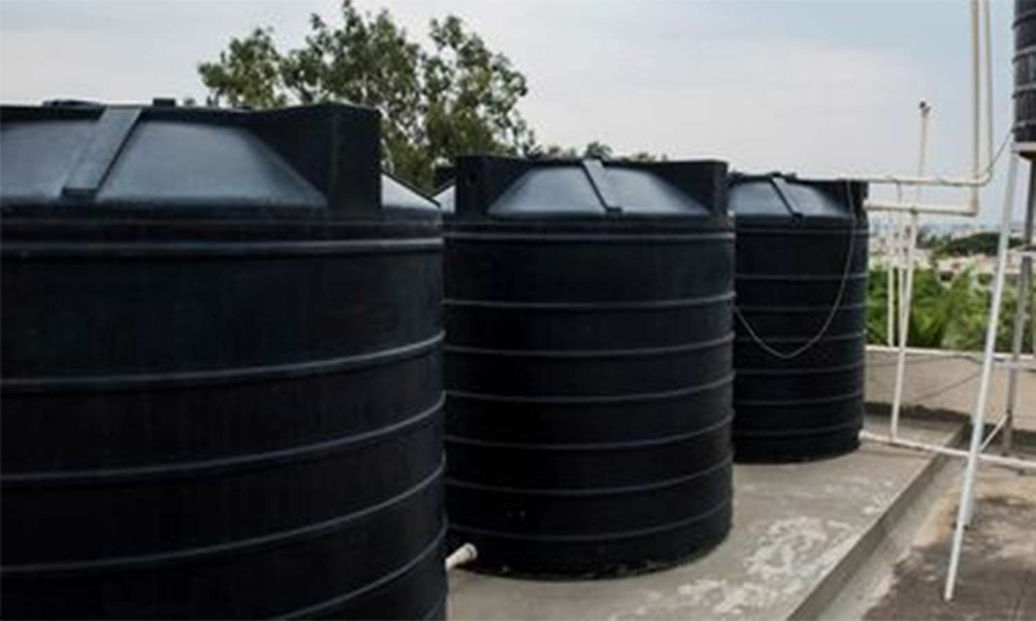 குடிநீர் தொட்டியை சுத்தம் செய்ய.. | Tamil News Kadhambam water tank