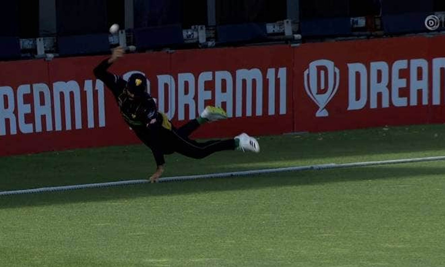 இவர்களால் மட்டுமே முடியும்... நியூசிலாந்து வீரர்கள் இணைந்து பிடித்த ...