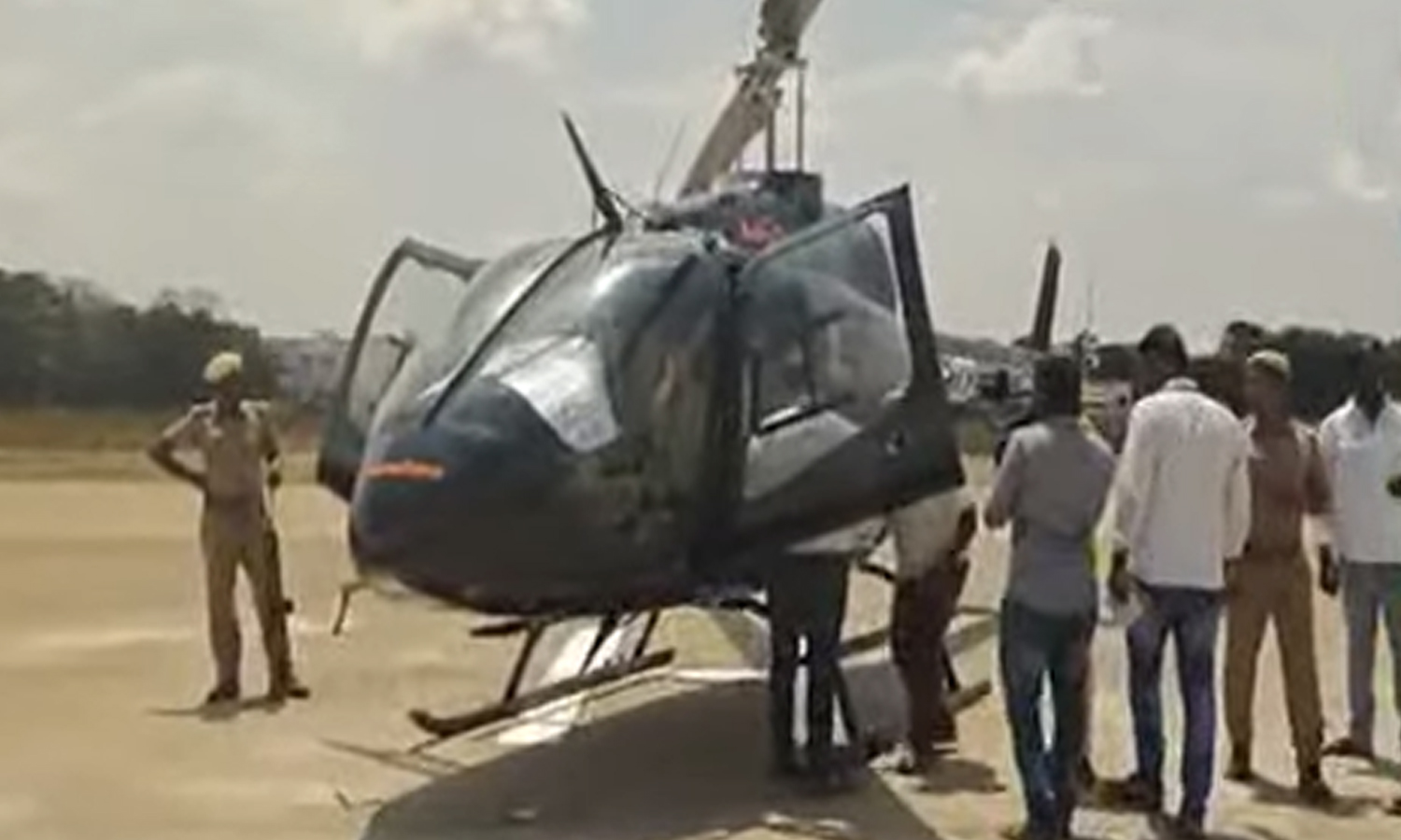 அண்ணாமலை பயணித்த ஹெலிகாப்டரில் பறக்கும் படையினர் சோதனை | flying ...