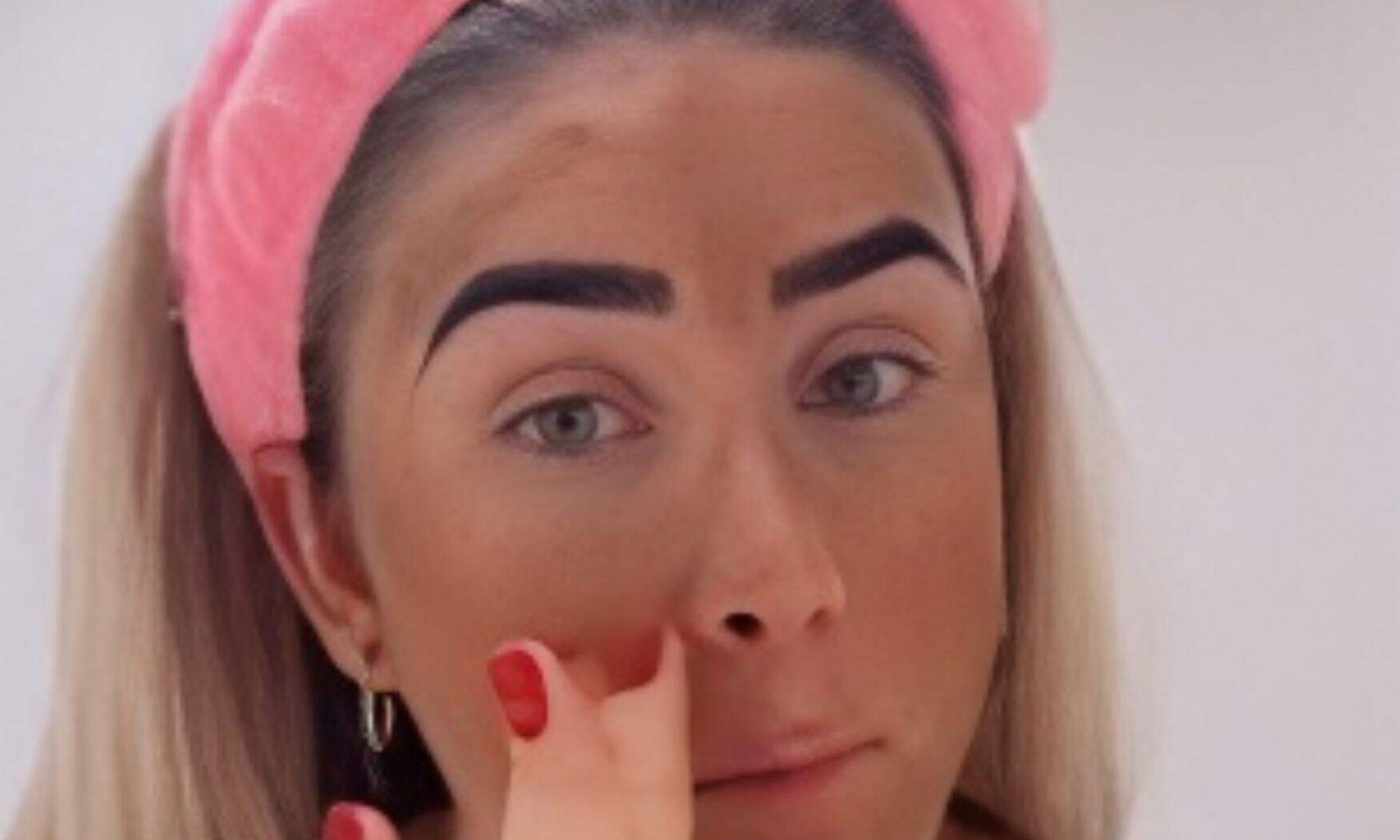 Brazilian Influencer Who Uses Her Own Poop As A Face Mask / முகத்தில் ...