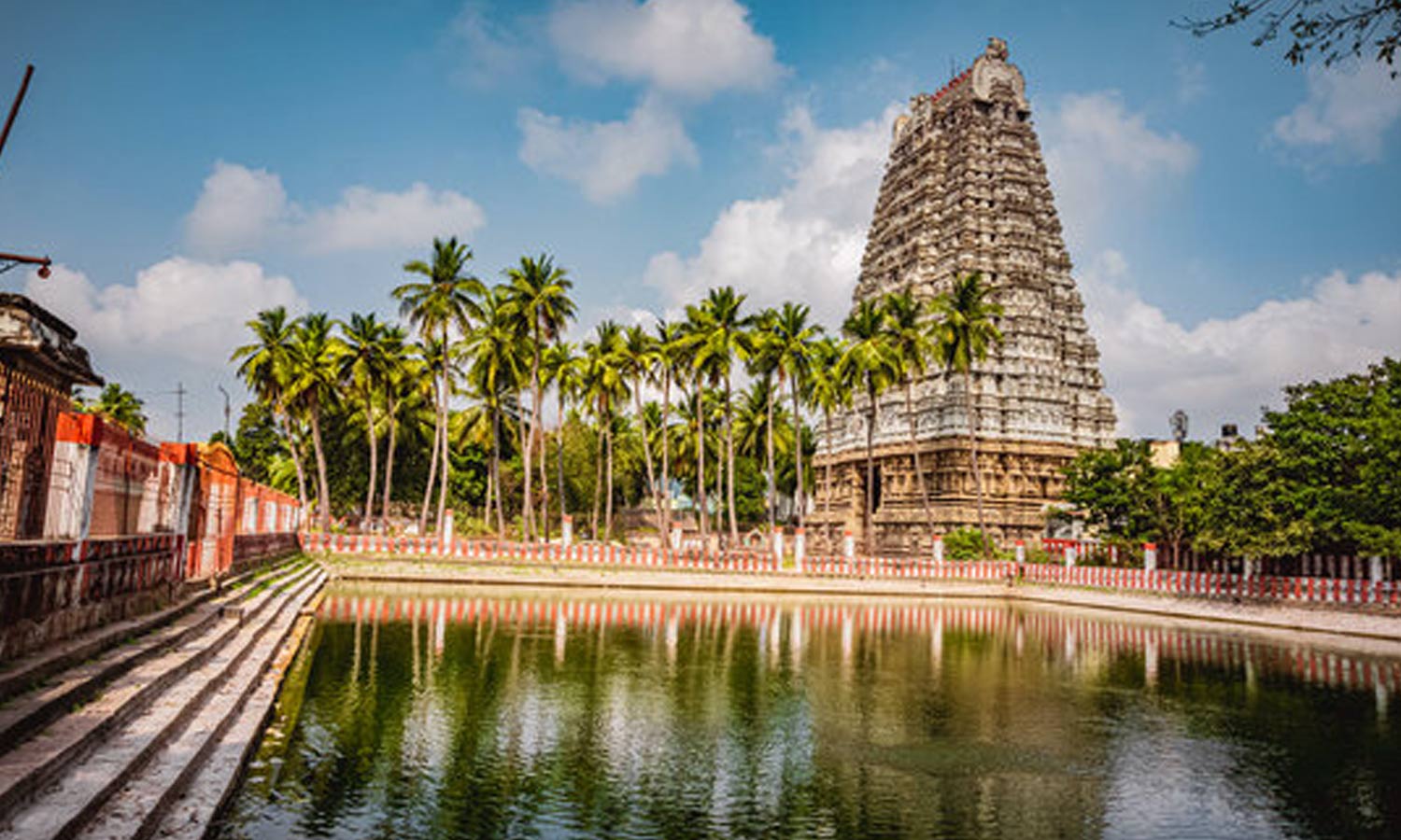 மலையைக் குடைந்து உருவாக்கிய மும்மூர்த்திகளின் உருவங்கள் | Malayai ...
