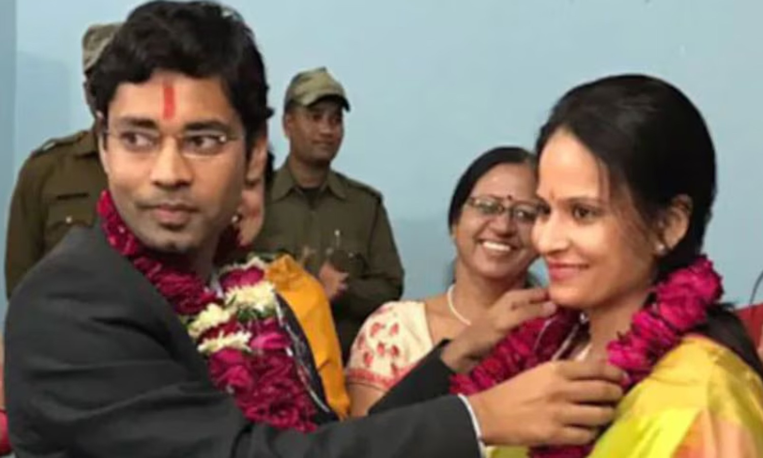 IAS officers who got married in 2016 spent only rs 500 on their wedding ...