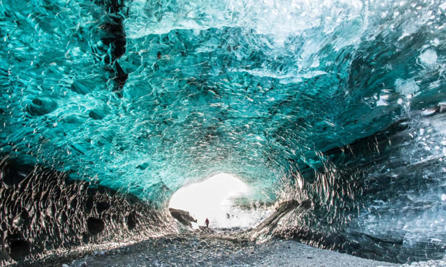 Ice Cave Collapses In Iceland- ஐஸ்லாந்தில் பனி குகை இடிந்து விபத்து