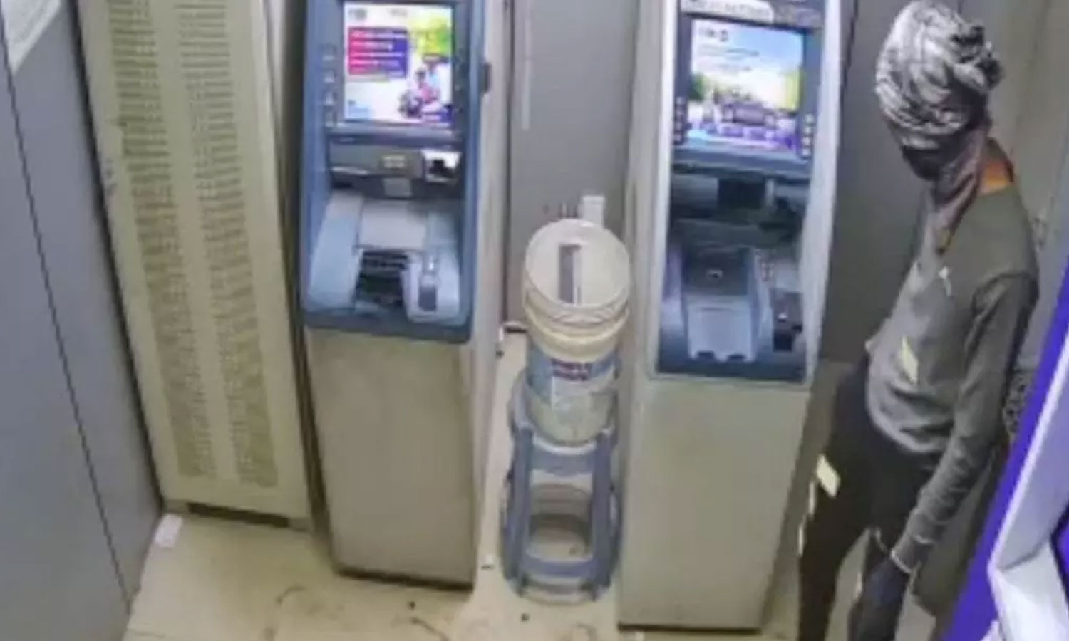 ஏ.டி.எம். கொள்ளையில் 70 பேர் கொண்ட கும்பல் கொள்ளை - ATM A gang of 70 ...