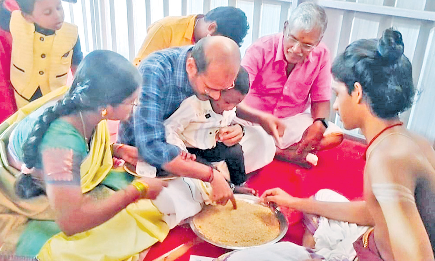 koothanur saraswathi temple vidyarambham celebration, கூத்தனூர் சரஸ்வதி ...