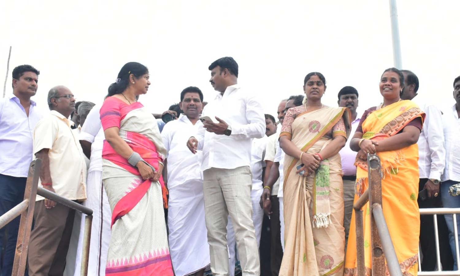 கந்த சஷ்டி விழா... திருச்செந்தூரில் ஆய்வு செய்த கனிமொழி எம்.பி ...