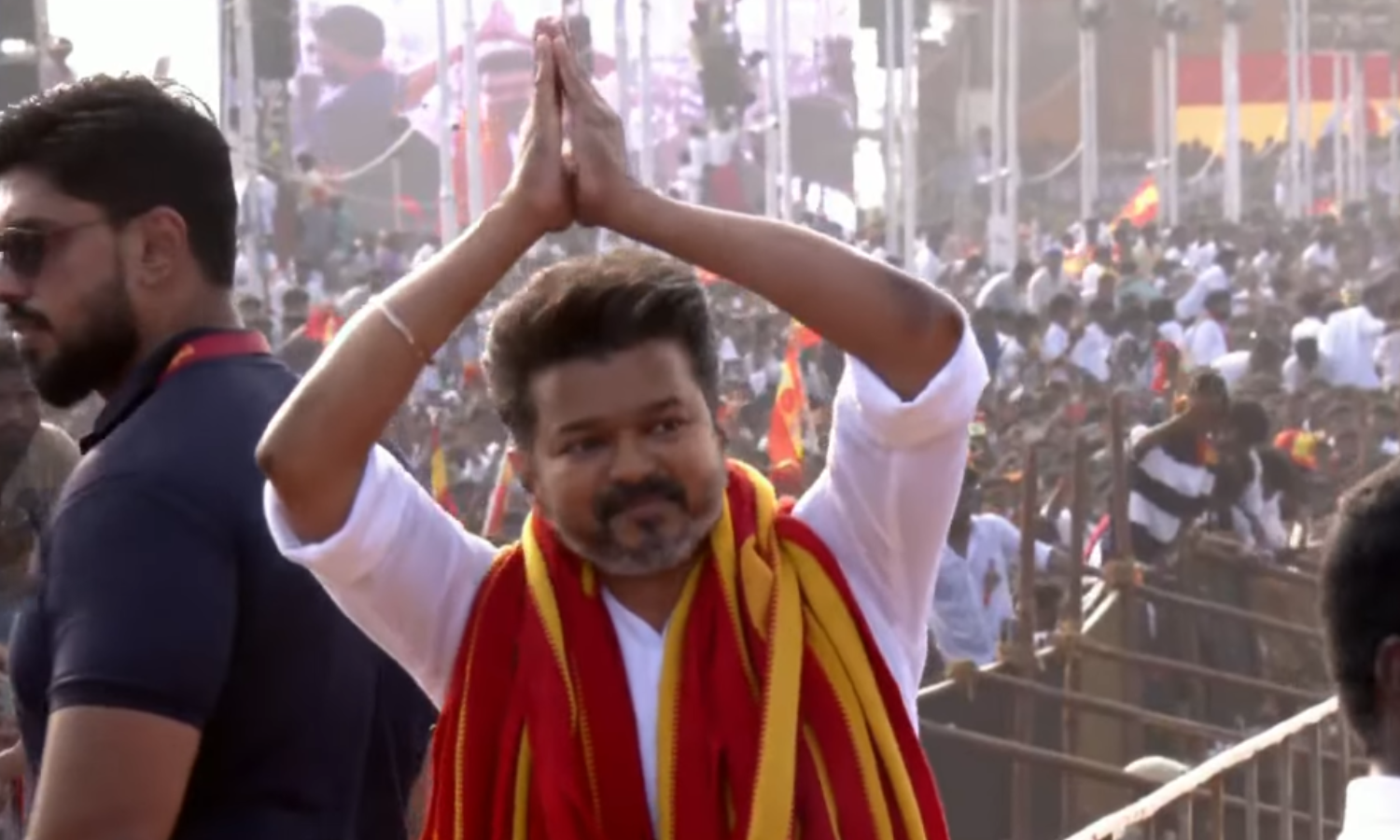 த.வெ.க. முதல் மாநில மாநாடு- மேடையில் தலைவர் விஜய் - தொண்டர்கள் உற்சாகம் ...