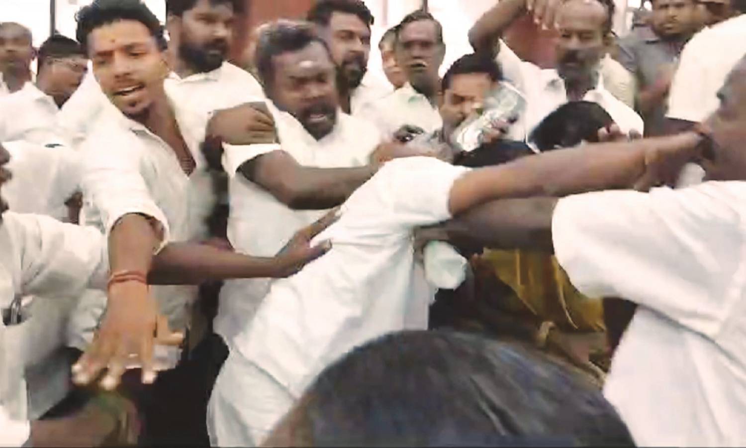 தொண்டர்கள் அதிருப்தியில் உள்ளனர்/Volunteers are disgruntled