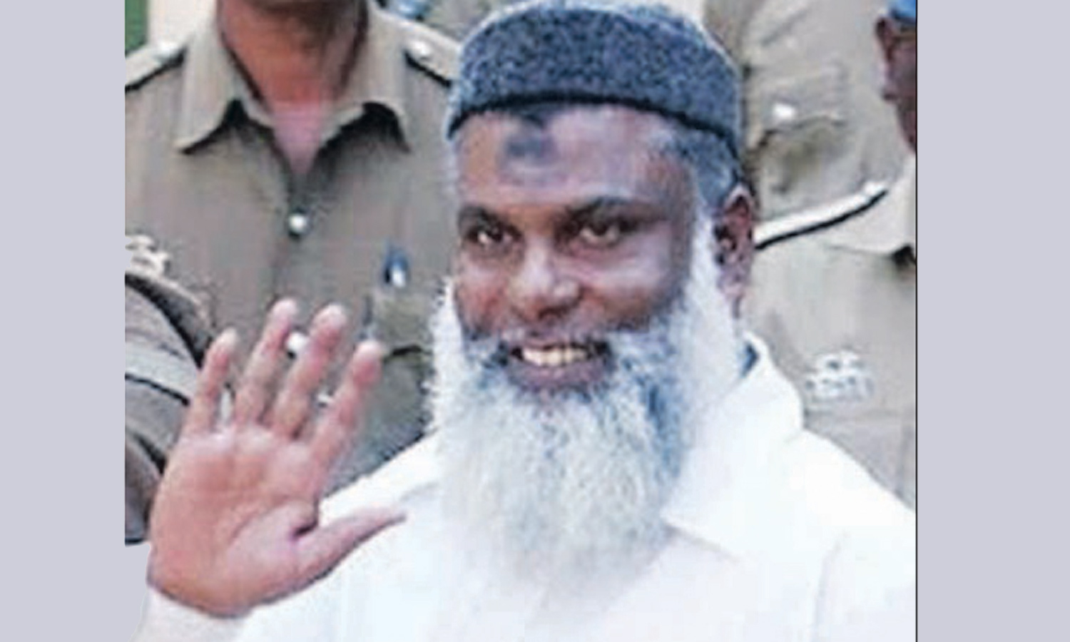 அல்-உம்மா இயக்க தலைவர் பாஷா உடல் மாலை அடக்கம்- கோவையில் பலத்த போலீஸ் ...