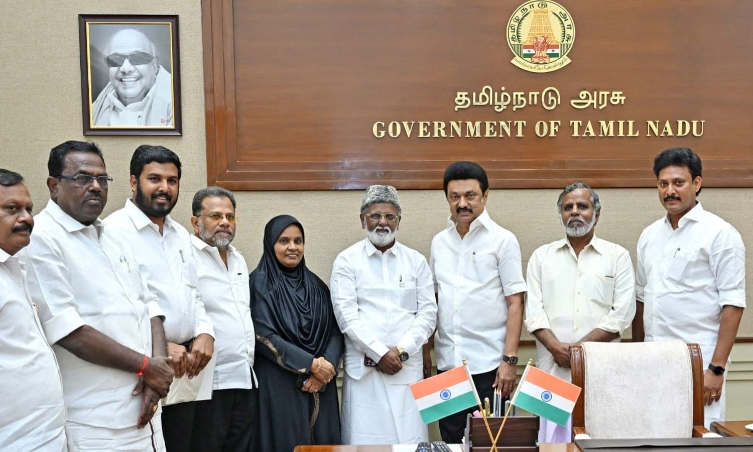 முதலமைச்சர் மு.க.ஸ்டாலினுடன் நாகூர் ஹனிபா குடும்பத்தினர் சந்திப்பு ...