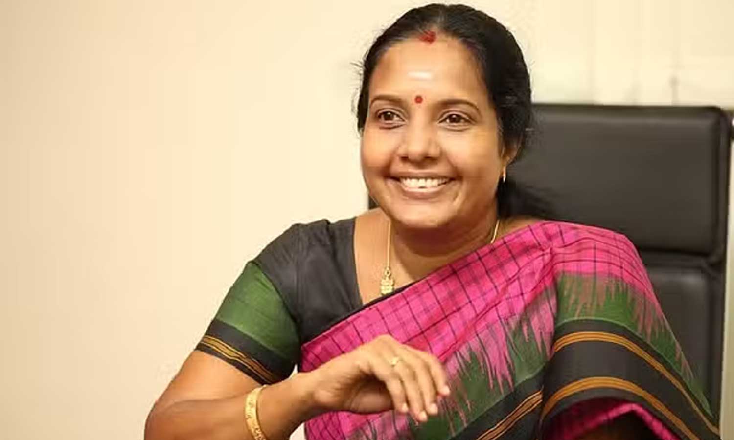 மூன்றாவது மொழி கற்கும் வாய்ப்பை மறுப்பது சமூக அநீதி - வானதி சீனிவாசன் ...