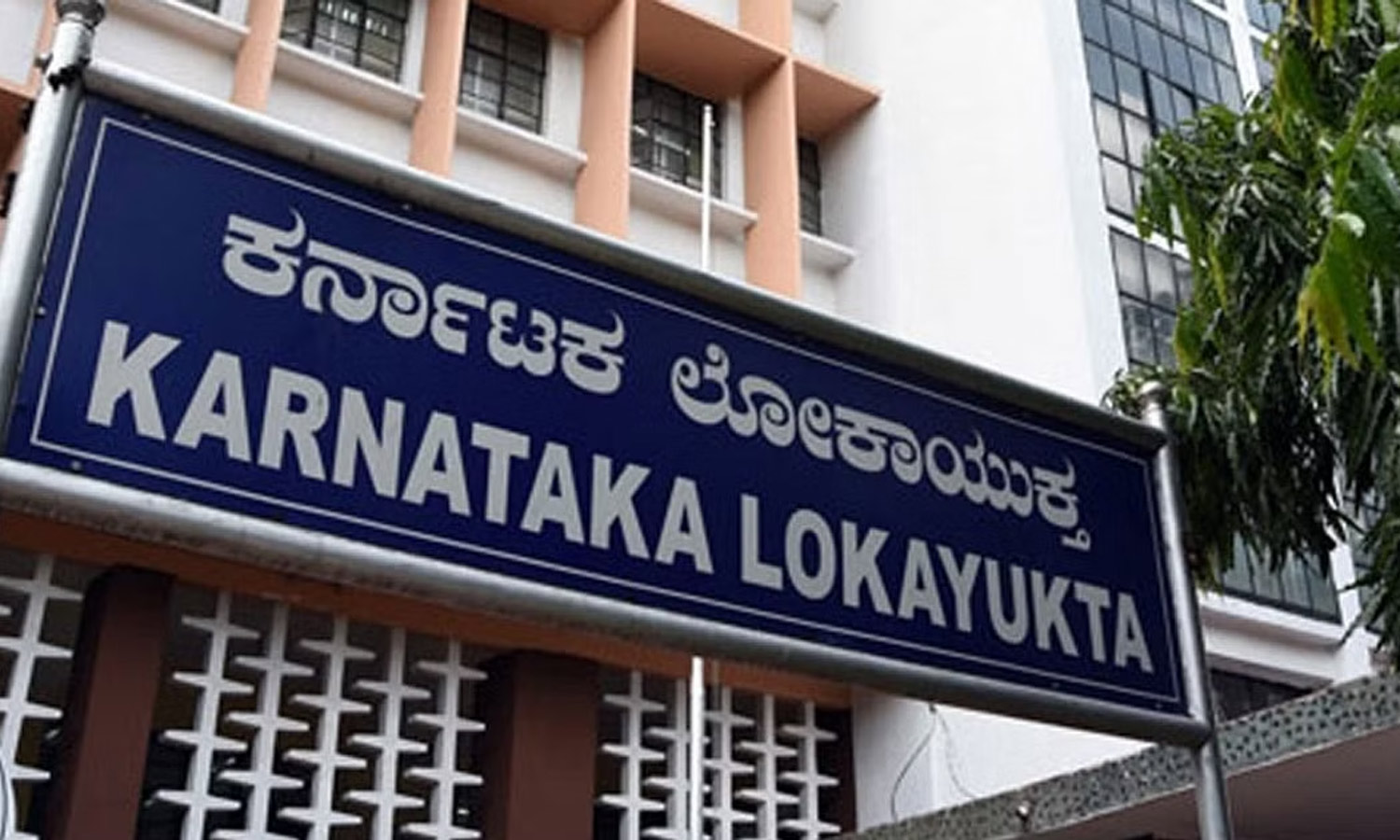 கர்நாடகாவில் 8 அதிகாரிகள் வீடுகளில் லோக்ஆயுக்தா சோதனை, Lokayukta raid eight government officers ...