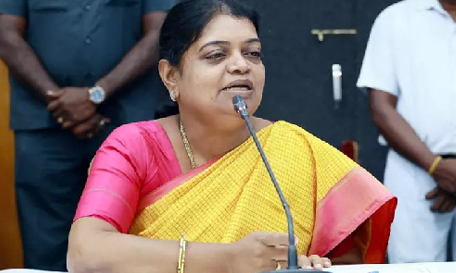 விஜய் முதலில் மக்கள் பிரச்னையை வீதிக்கு வந்து பார்க்கட்டும்- அமைச்சர் ...