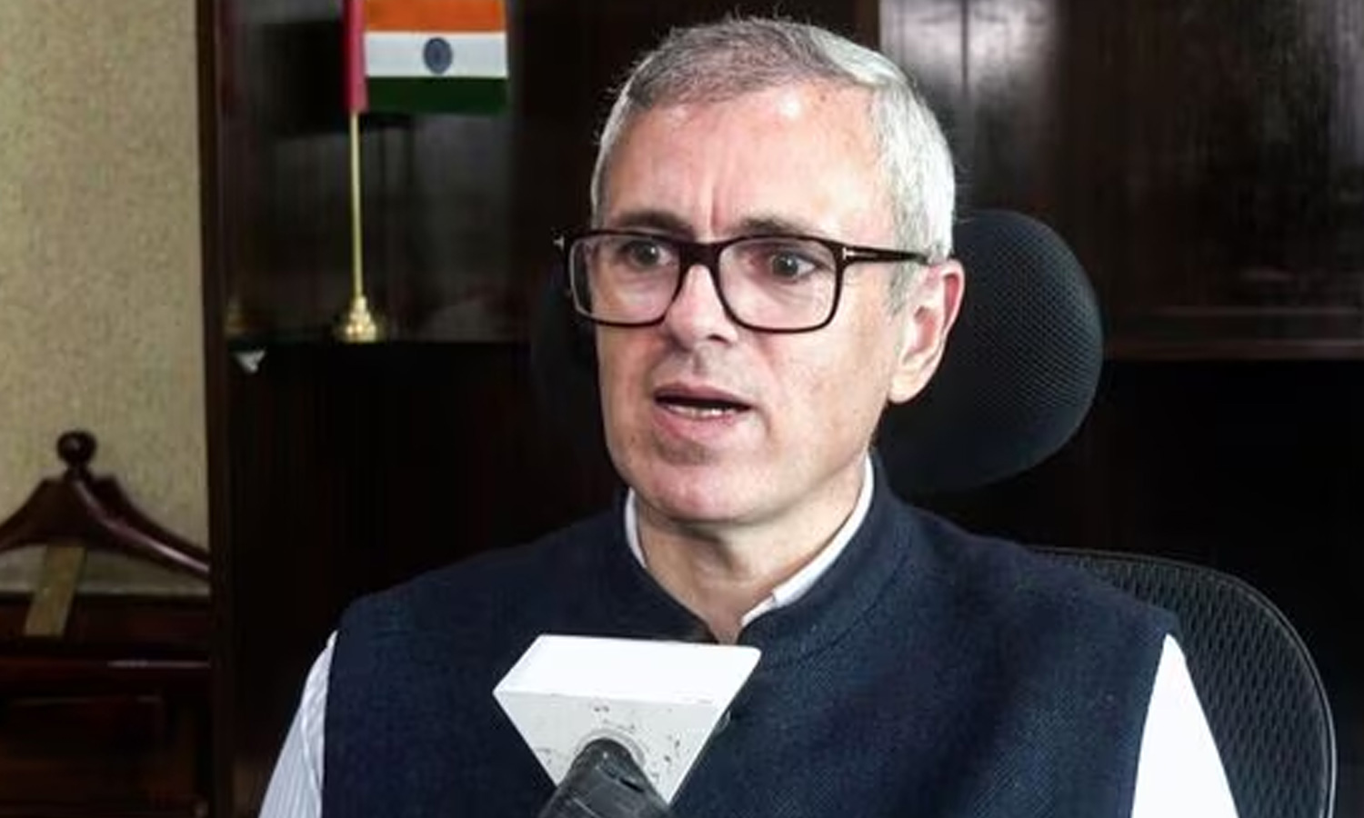 பாகிஸ்தானுக்கு நிதியுதவி செய்தால் போர் பதற்றம் எப்படி குறையும்? - உமர் ...