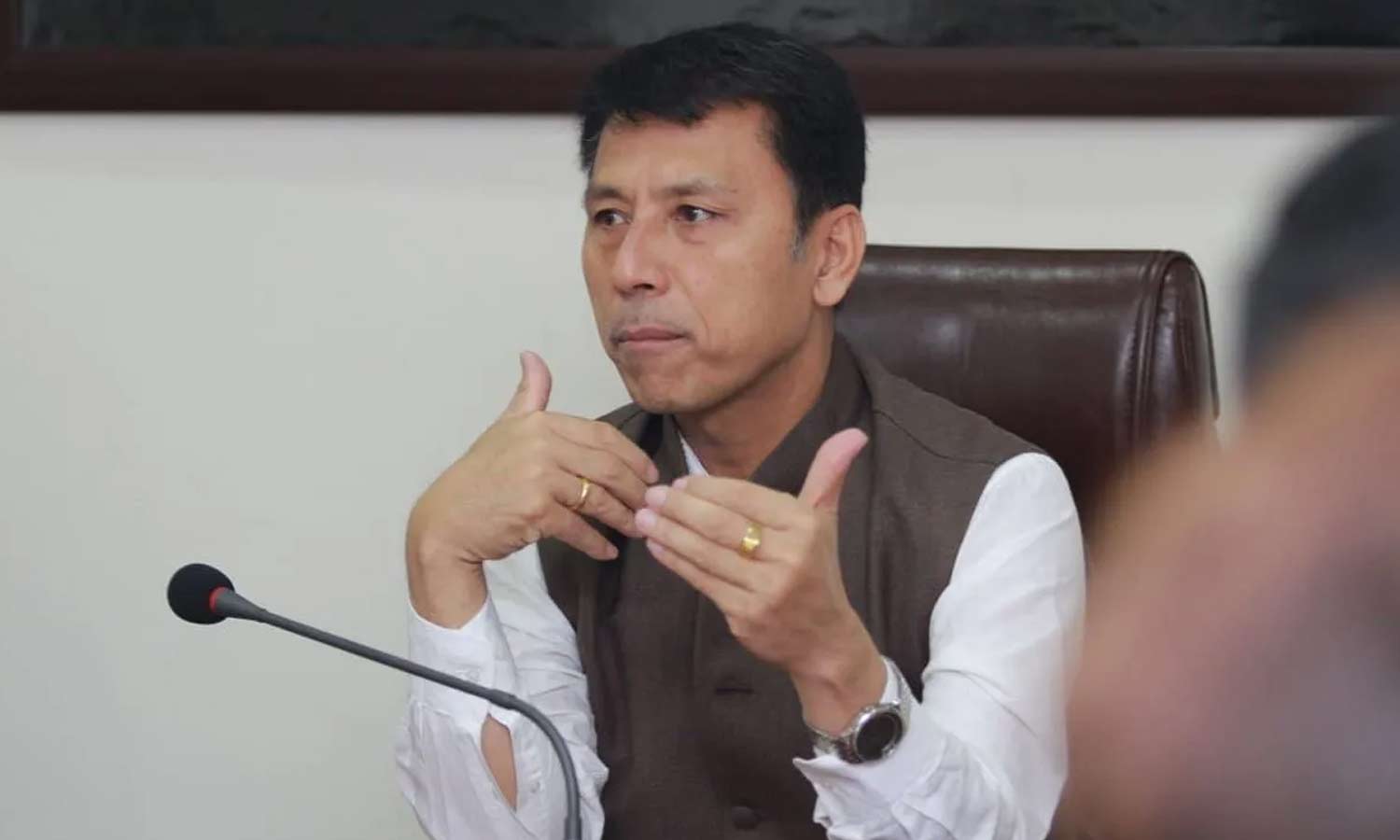 மணிப்பூரில் ஆட்சி அமைக்க 44 எம்.எல்.ஏ.க்கள் தயாராக இருக்கிறார்கள் ...