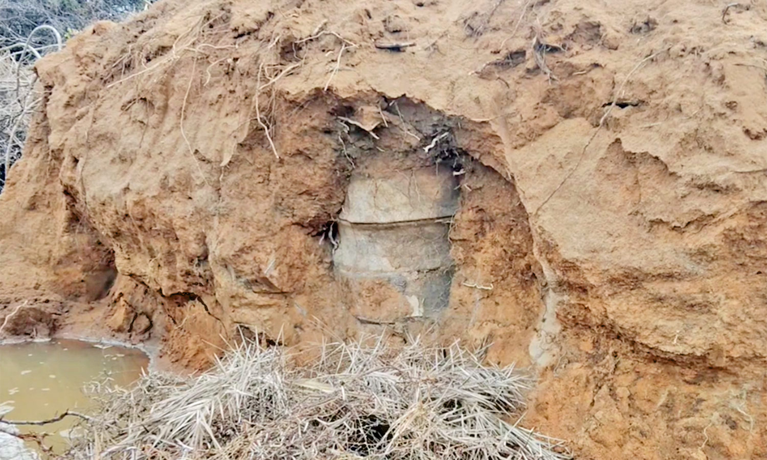 முதுமக்கள்தாழி கண்டெடுப்பு, Jar burial
