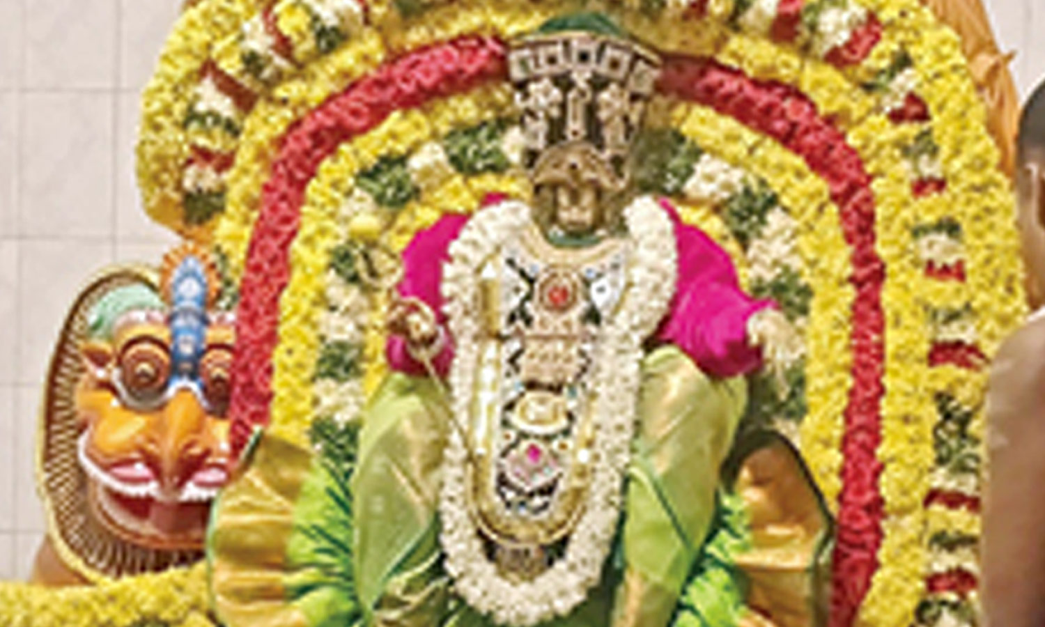 முத்துமாரியம்மன் திரளான பக்தர்கள் தரிசனம், Muthumariamman temple,