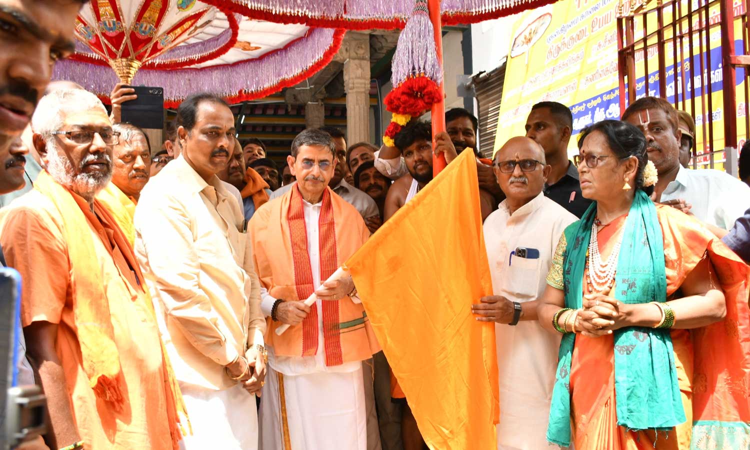 திருப்பதி திருக்குடை ஊர்வலம்- ஆளுநர் ஆர்.என்.ரவி தொடங்கி வைத்தார் ...