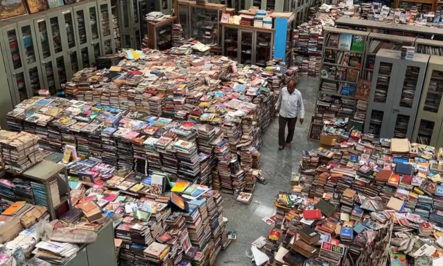 இலவச நூலகத்தை அமைத்து நெகிழ வைத்த நபர் / Who Sold His House to Build Free Library of 2 Million Books