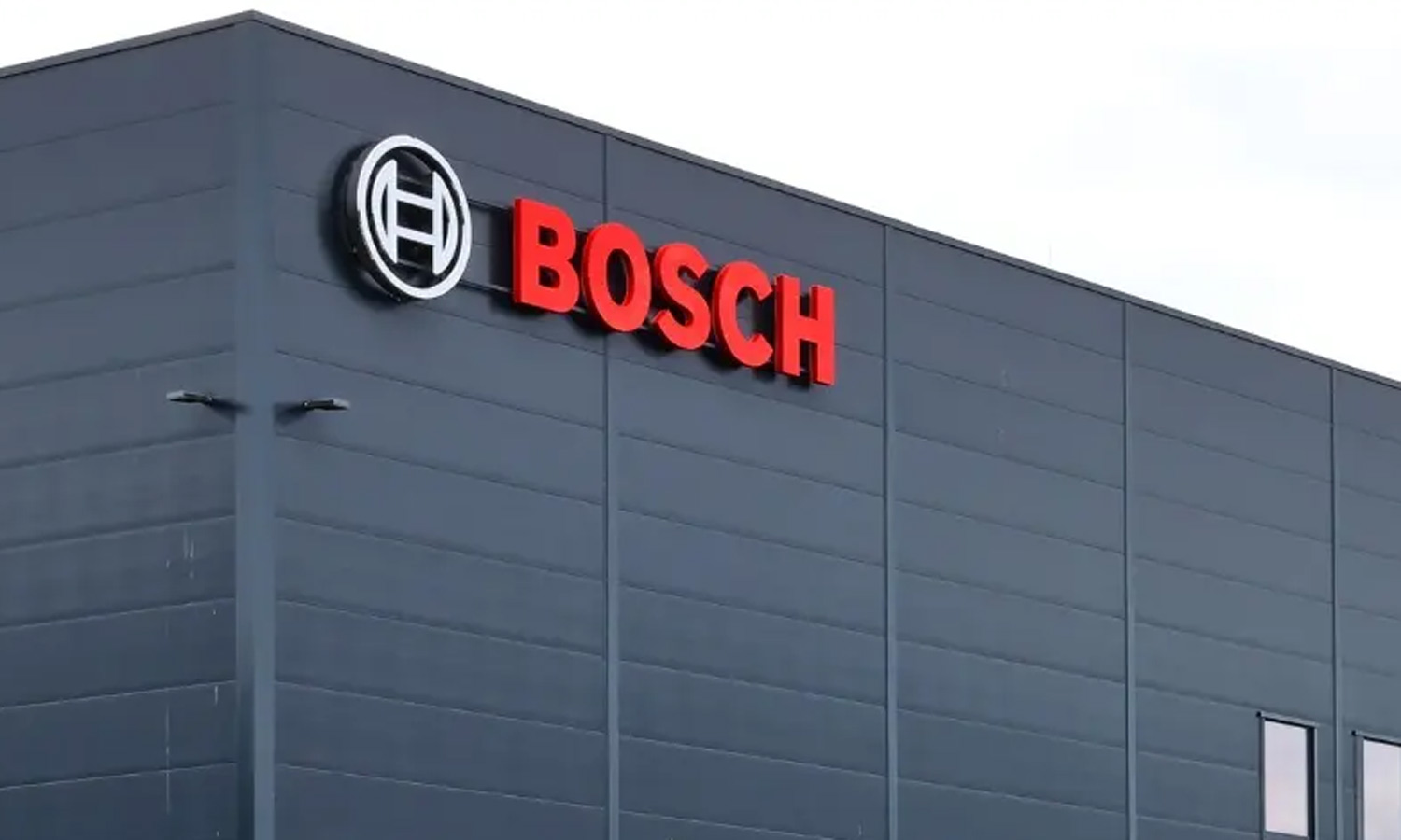 முன்னணி வாகன உற்பத்தி நிறுவனத்தில் இருந்து 13,000 ஊழியர்கள் பணிநீக்கம் ...