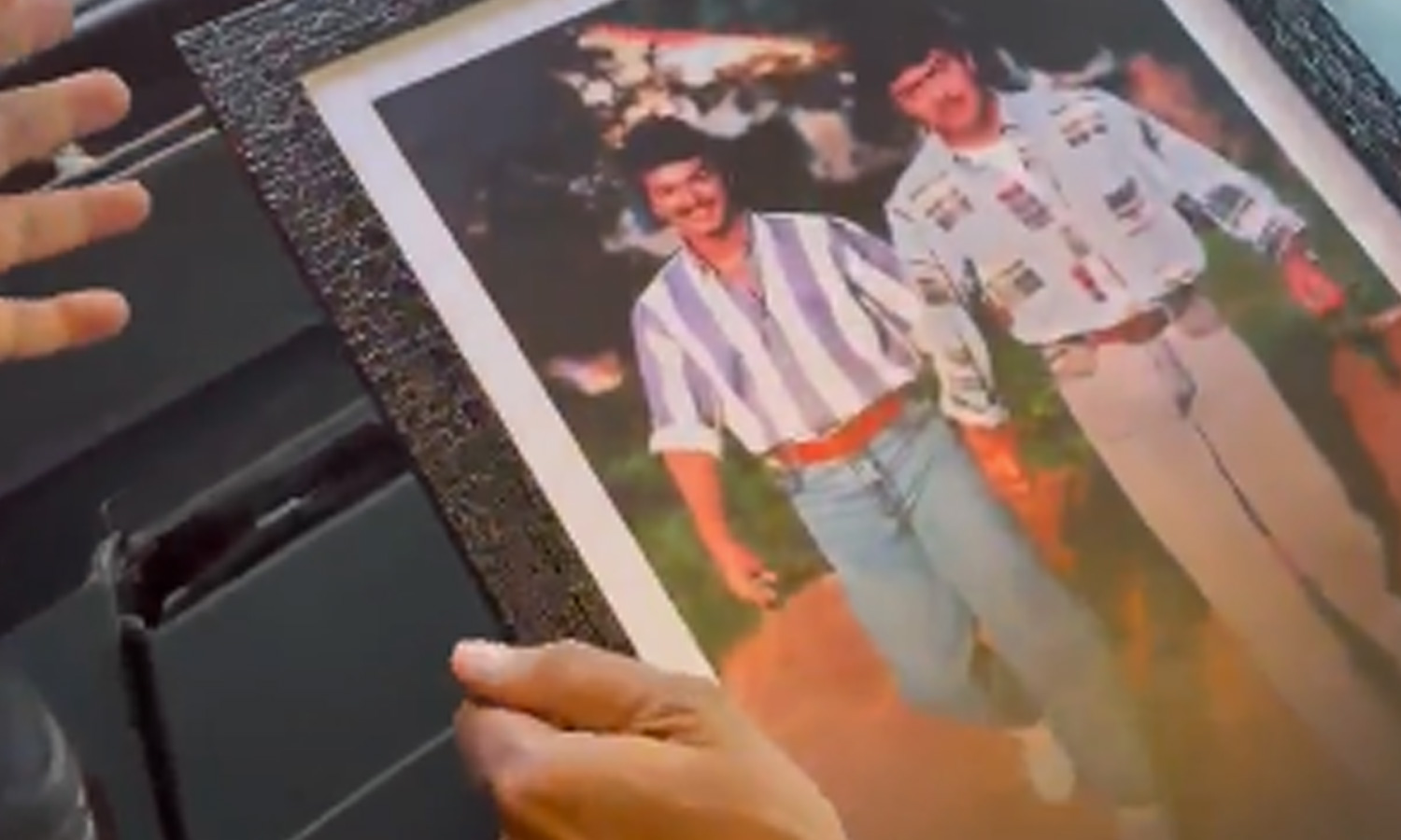 தொண்டர் வழங்கிய விஜய் - அஜித் Frame - த.வெ.க. தலைவர் செய்த செயல் ...