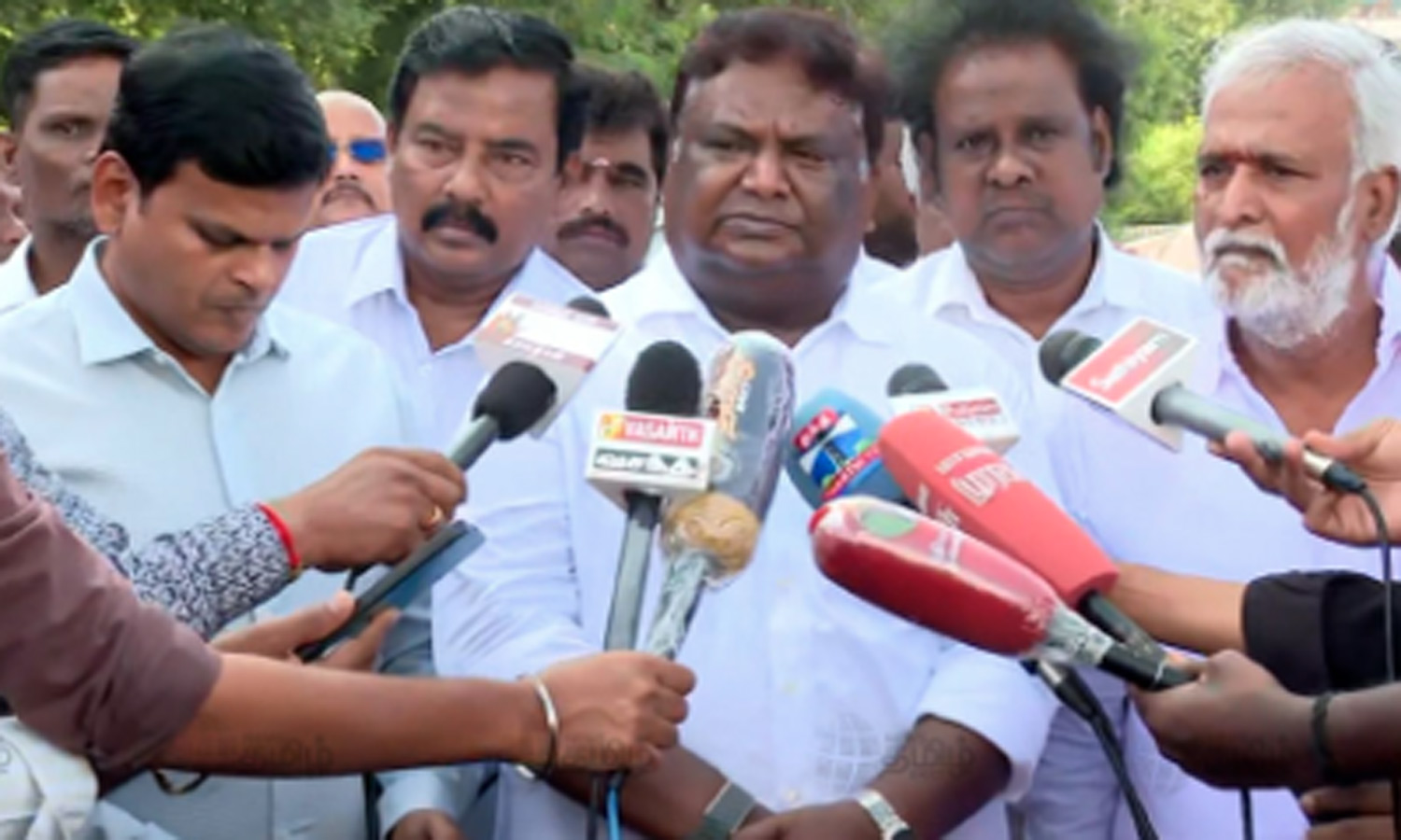 புரிதல் இல்லாமல் அ.தி.மு.க.வினர் புகார் கூறுகின்றனர்- அமைச்சர் ...