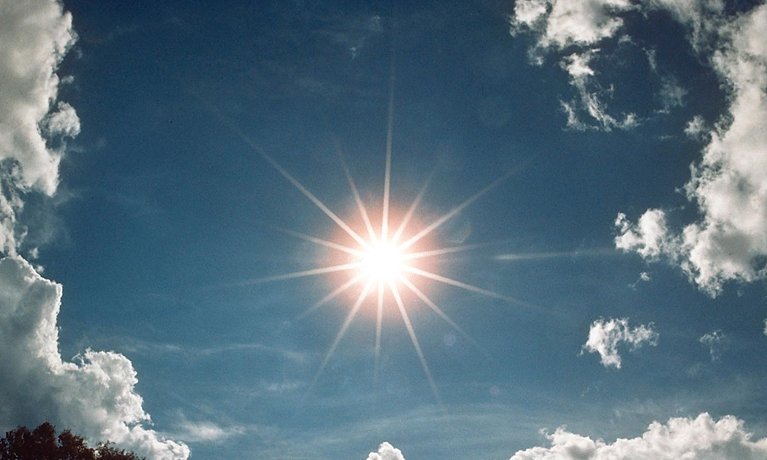 சென்னையில் 4 நாட்களுக்கு பிறகு இன்று வெயில் தலைகாட்டியது- sun made its ...