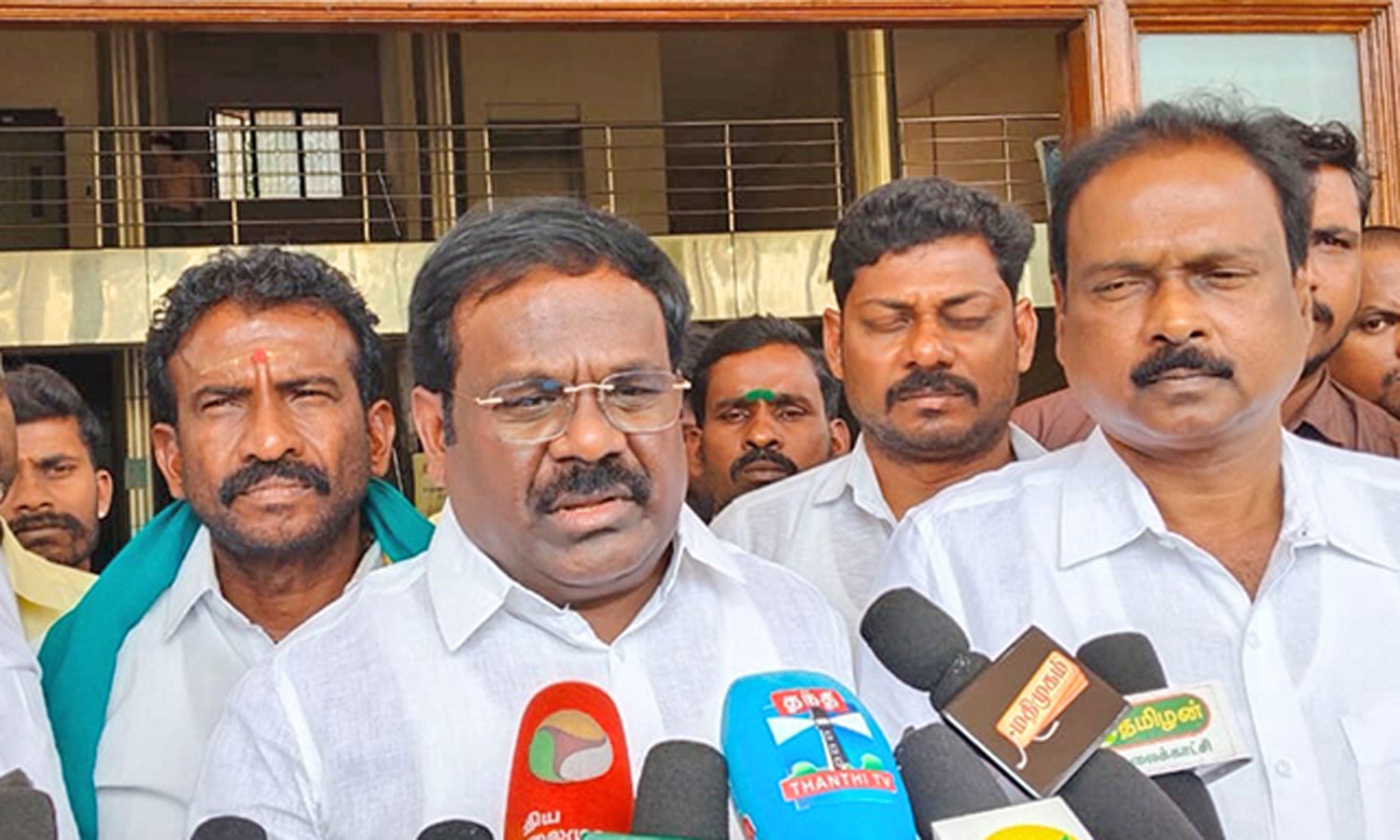 பா.ம.க.வில் அன்புமணியை தவிர யாருக்கும் அதிகாரம் கிடையாது - வக்கீல் பாலு ...